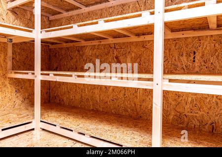 Les racks OSB, les étagères sont conçus pour stocker des objets ...