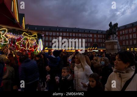Madrid, Espagne 03 décembre 2022. Marché de Noël sur la célèbre Plaza ...