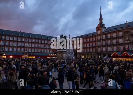 Madrid, Espagne 03 décembre 2022. Marché de Noël sur la célèbre Plaza ...