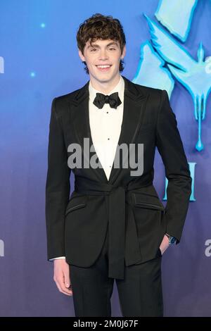 Jack Champion arrive pour la première mondiale d'Avatar: Le chemin de l ...