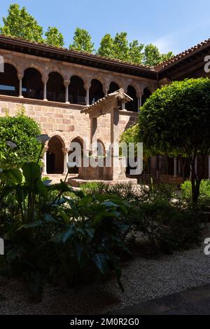 Cloître de notre-Dame et de la cathédrale Saint-Léonce de Fréjus (Var ...