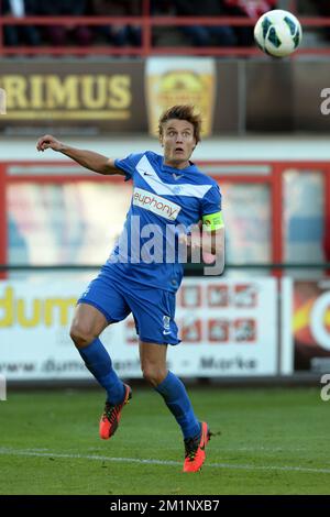 20121028 - KORTRIJK, BELGIQUE: Jelle Vossen de Genk et Ervin Zukanovic ...