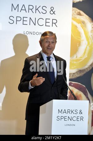 Marc Boland de Marks & Spencer prononce un discours lors de l'ouverture ...