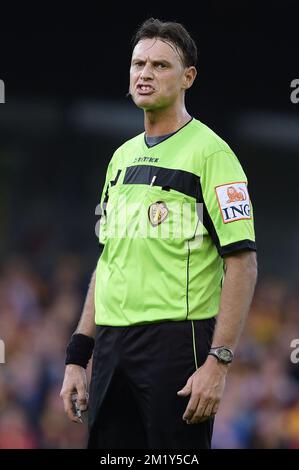 20150523 - LOUVAIN, BELGIQUE: L'arbitre Frederik Geldhof et l ...