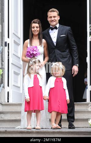 20150620 - SINT-TRUIDEN, BELGIQUE: Jasmine et Simon Mignolet posent ...