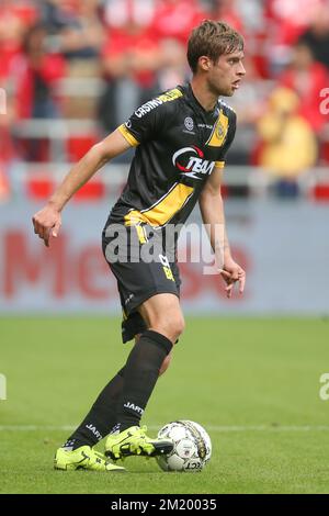 20150913 - LIEGE, BELGIQUE : Branislav Ninaj de Lokeren et Anthony ...
