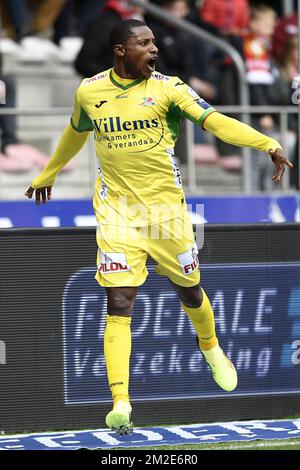 Joseph Akpala d'Ostende célèbre après avoir marqué son score lors du ...