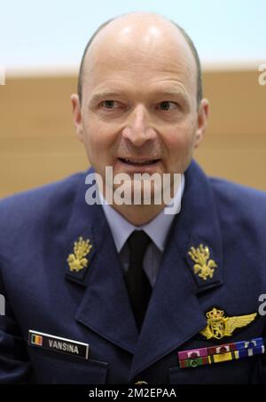 Le général Major Frederik Vansina (chef de l'armée de l'air belge) et ...