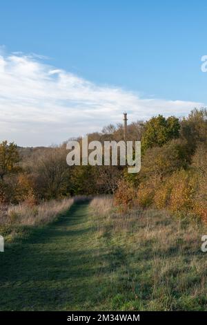 Photo de paysage des couleurs d'automne au monument Admiral Hood sur le ...