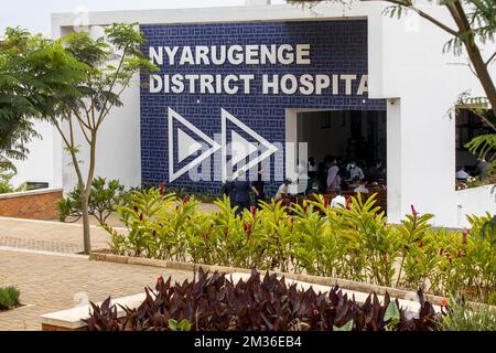 L'illustration montre une visite à l'hôpital du district de Nyarugenge ...