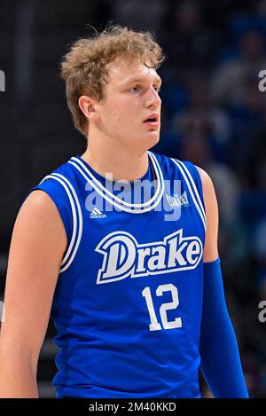 17 DÉCEMBRE 2022: Drake Bulldogs garde Garrett Sturtz (3) conduit la ...