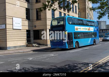 A 2012 Alexander Dennis Enviro 400 Hybrid, double Decker de la First ...