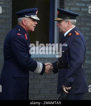 Le Lieutenant général Sean Clancy (à gauche) avec Taoiseach Leo ...