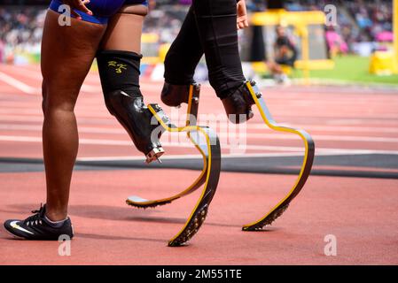 Des lames de course, des pieds flexibles avec des pointes de coureurs ...