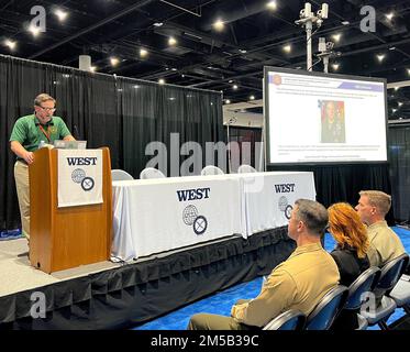 SAN DIEGO, Californie - le personnel du MCTSSA a tenu un stand et a ...