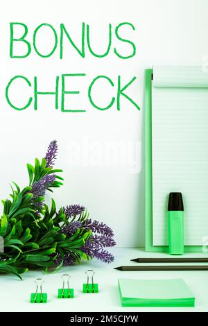 Signe d'écriture à la main chèque bonus, concept d'affaires quelque ...