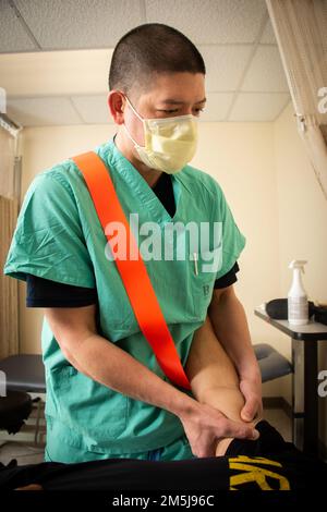 Le Lieutenant-colonel de l'armée américaine Brian Ducote, commandant du ...