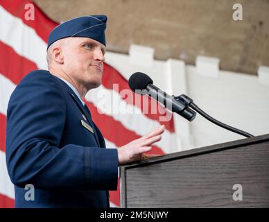Le colonel Derek Oakley, commandant du Groupe des opérations 28th ...