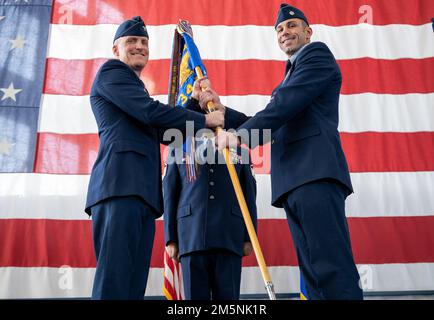 Le colonel Derek Oakley, commandant du Groupe des opérations 28th ...
