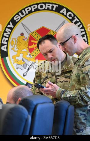 Le commandant de la garnison de la zone d'entraînement de Novo Selo, le ...