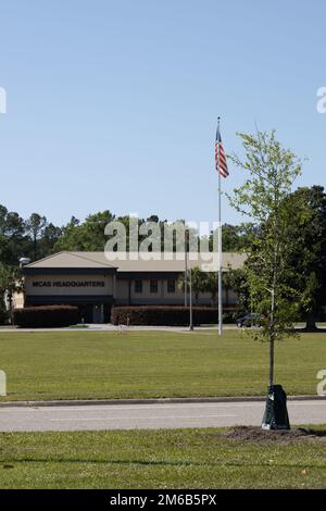 Le colonel Karl R. Arbogast, commandant, Marine corps Air Station ...