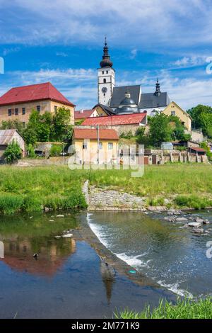 Pribor (Freiberg à Mähren) : rivière Lubina, vieille ville, église de ...