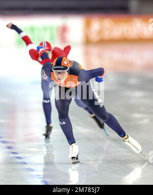 HAMAR - Robin Groot (NED) vs Ragne Wiklund (NOR) dans les 1500m femmes ...