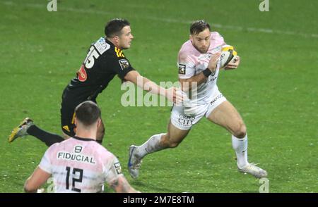 Paul Graou du Stade Toulousain et Brice Dulin du Stade Rochelais lors ...