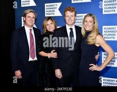 Matthew Rauch Kennedy, left, and wife Katherine Lee Manning pose with ...