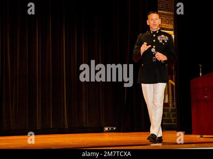 ÉTATS-UNIS Le colonel Joel F. Schmidt, commandant sortant de l’École de ...