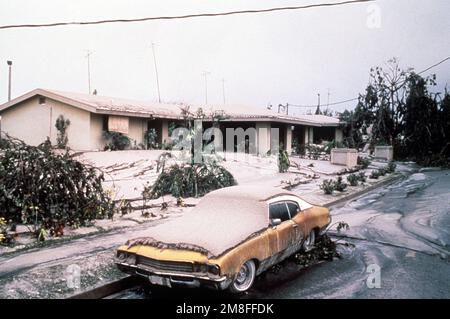 La cendre couvre la zone à la suite de l'éruption du mont Pinatubo. Le ...