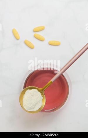 Super additifs alimentaires. Poudre de protéine de collagène, cuillère ...