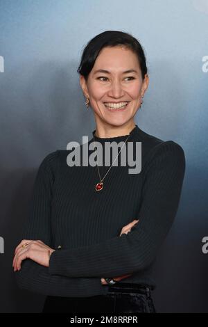 Agnes DECKER (actrice) image simple, coupe simple motif, demi-figure ...