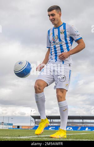 Le nouveau joueur de CD Leganes, Jon Karrikaburu, lors de sa ...