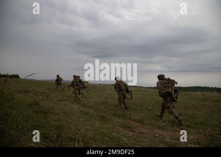 SRY, Slovaquie -des soldats de la troupe Apache, 2nd Cavalry Regiment ...