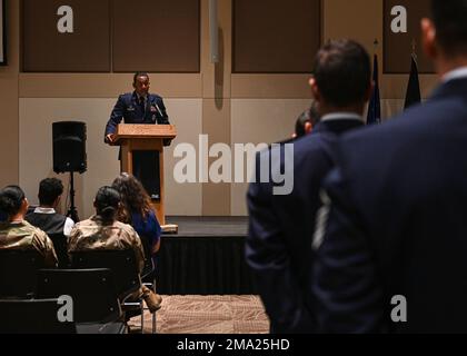 Le colonel Marcus Jackson, commandant du delta 2 de la base spatiale ...