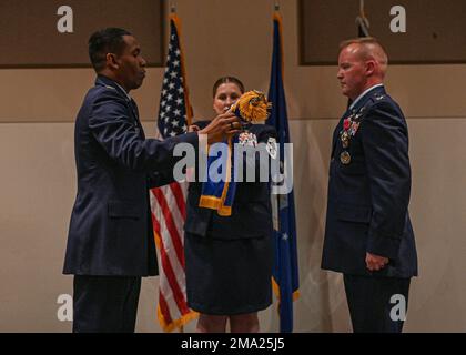 Le colonel Marcus Jackson, commandant du delta 2 de la base spatiale ...