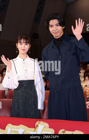 Kento Kaku et Minami Hamabe ont fait une apparition surprise lors de la ...
