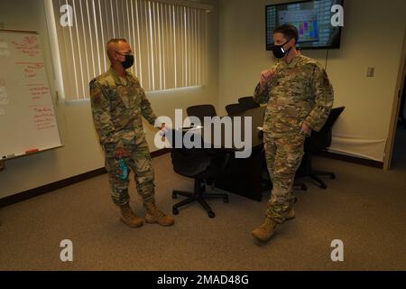 Le lieutenant-colonel Chad Briggs, commandant du quartier général de la ...