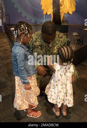 NEWPORT NEWS, Virginie (25 mai 2022) – le compagnon de bateau d ...