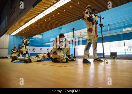 Le sergent d’état-major Patrick Sunderman, le sergent Ivan Roe et le ...
