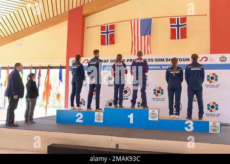 Les sergents Sagen Maddalena et Ivan Roe, qui sont tous les deux des ...