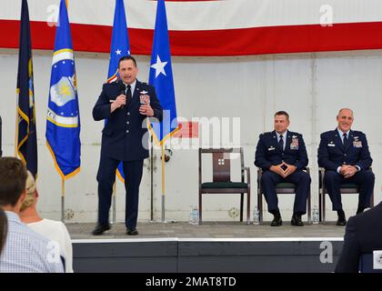 Brig. Général Bryan J. Teff (à gauche), adjoint de la Garde nationale ...