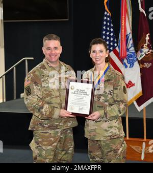 Le lieutenant-colonel Danielle K. Rodondi, commandant de la clinique de ...