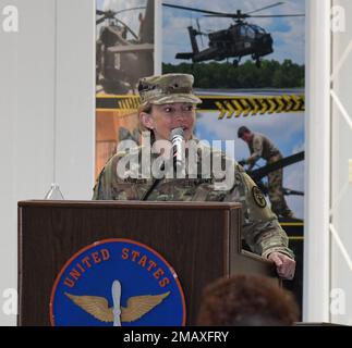 Le lieutenant-colonel Danielle K. Rodondi, commandant de la clinique de ...