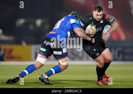 Jamie Bhatti, des guerriers de Glasgow, a été attaqué par Teddy ...