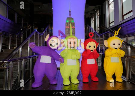 Les Teletubbies, Tinky Winky, Dipsy, LAA-LAA et po sur la place de la ...