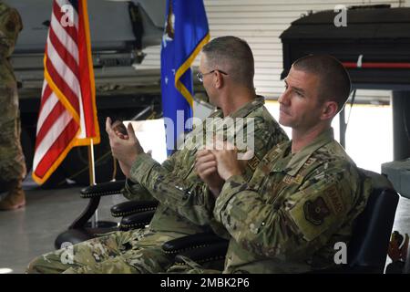 Le lieutenant-colonel Craig Rasley, commandant entrant du 7th Escadron ...