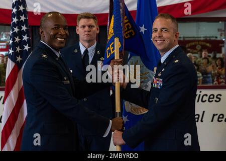 Le lieutenant-colonel Joshua Yerk, commandant de l'Escadron du génie ...