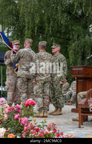 Le général de division David H. Tabor, commandant sortant du ...